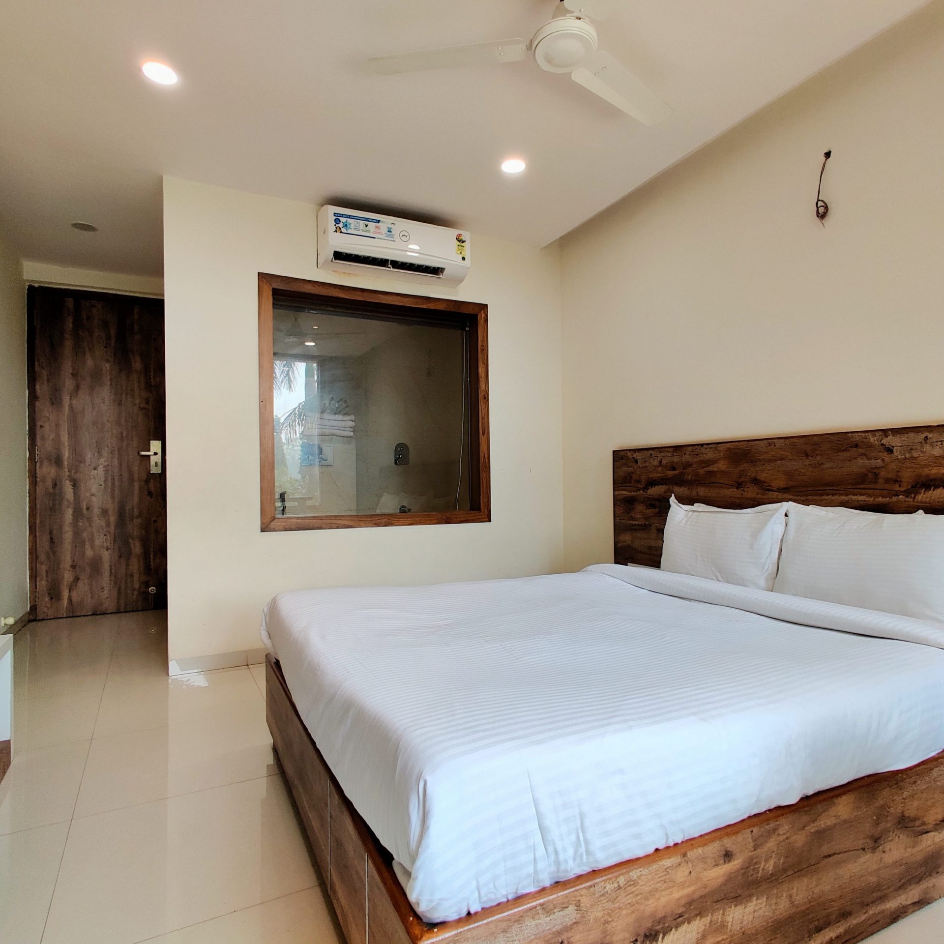 Queen Pool View - Pushp Vatika Resort & Lawns